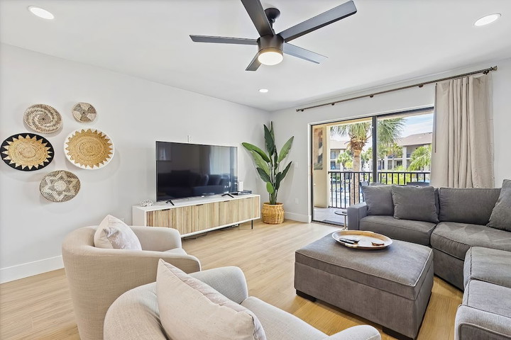 Beautiful Fully Renovated Pool View Unit Just A Short Stroll To Beach Access! - St. Augustine Beach, FL