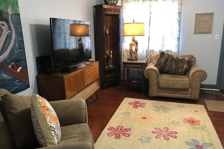 Explore Pittsburgh From A Modern, Hip Bungalow - Pittsburgh