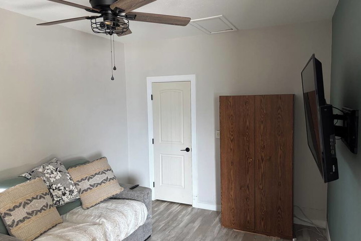 Lovely 3-bedroom House, Fully Fenced Backyard, Close To Downtown. - Idaho Falls, ID
