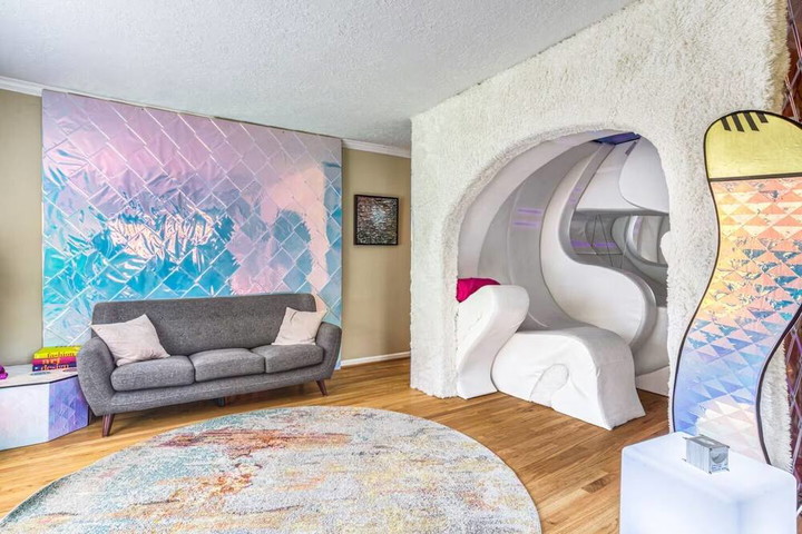 The Omg House That Will Blow Your Mind With Unbelievable Cats N Mirrors - Lake Oswego, OR