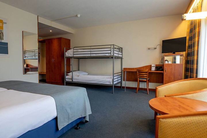 Historic Vibes In Spacious Room  Close To City Adventures & Outdoor Adventure - Roosendaal
