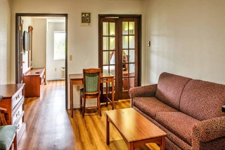 1 King Bed|suite,nsmk|sofa-bed -