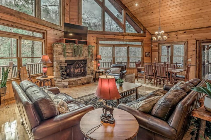Grizzley Gulch - Hot Tub | Arcade Game | Firepit | Outdoor Fireplace | Duck Pond View - Blue Ridge, GA