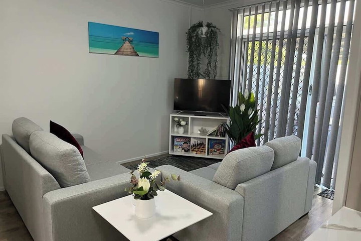 Lamberts Beach Unit, Whale Lookout 2 Min - Mackay