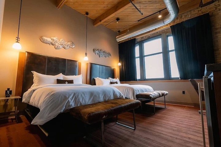 Quintessential Brew City Experience, 3 Units Near Marquette University-1.2 Mi - Milwaukee