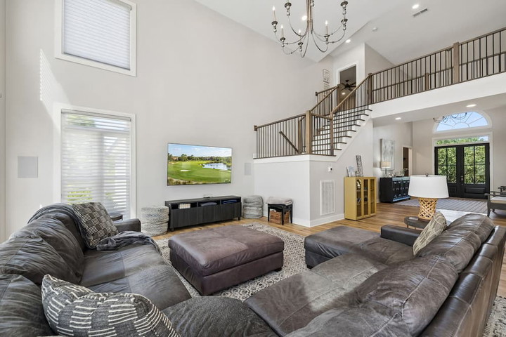 Stunning Luxury Villa W/ Private Blue Pool Oasis! - Lebanon, TN