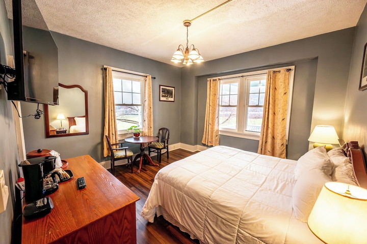 2 Units | Enjoy Nature From A Warm, Historic Stay Near Scenic Pocono Mountain - Stroudsburg, PA