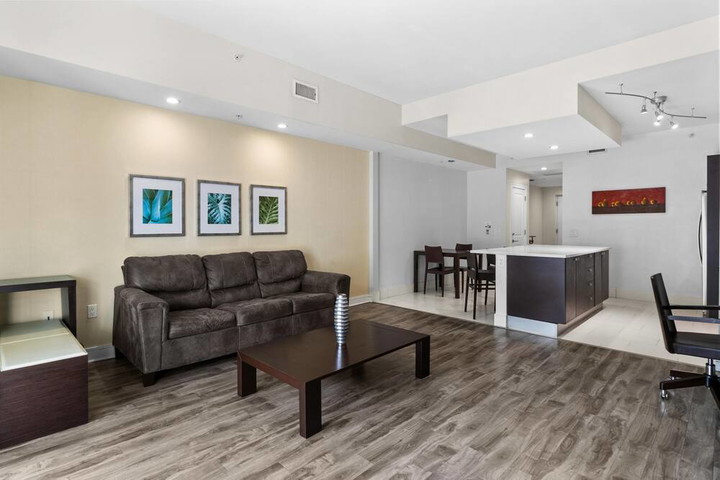 3 Bed/4 Bath Townhouse In Downtown Doral - Doral, FL
