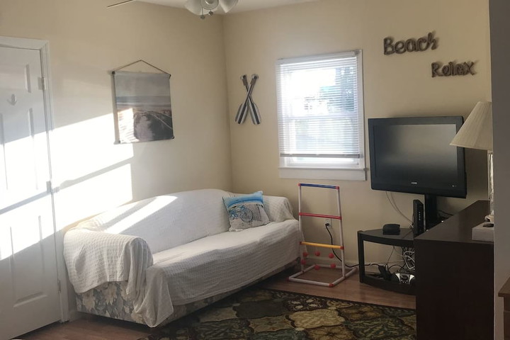 Wildwood Apt 4.5 Blocks From The Beach , Huge Yard - Wildwood, NJ