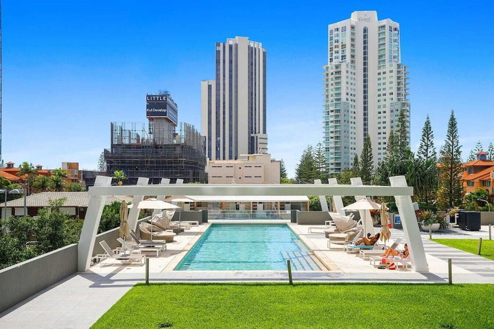 Broadbeach Stunner Modern And Central W/free Parking - Broadbeach