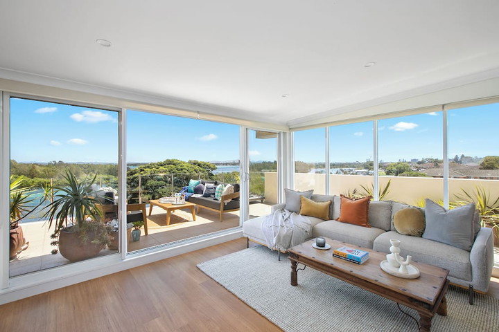 Regatta 19 - Top Floor Luxury. Spectacular Water Views | Breathtaking Sunsets - Forster