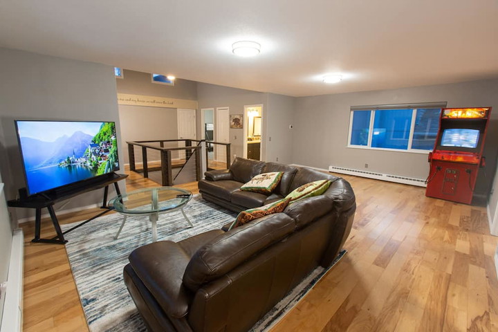 Quiet Large Home In South Anchorage To Launch Your Alaska Adventure! - Anchorage