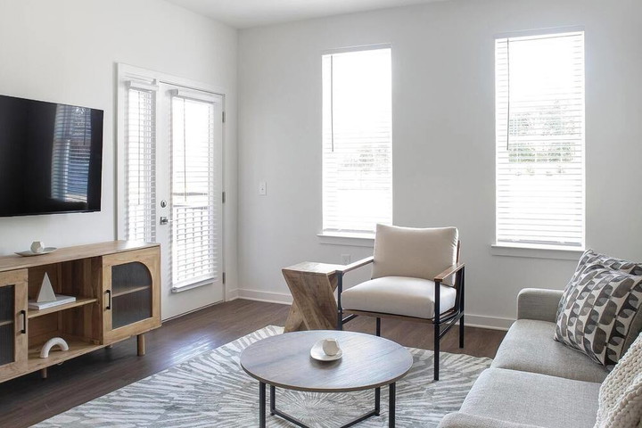 Landing | Beautiful 2bd, Yoga Studio, Gym - Raleigh, NC