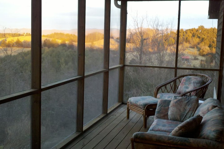 Old Farm Road.  Spacious House On 10 Acres Only 1 Mile From Downtown Lexington - Lexington, VA