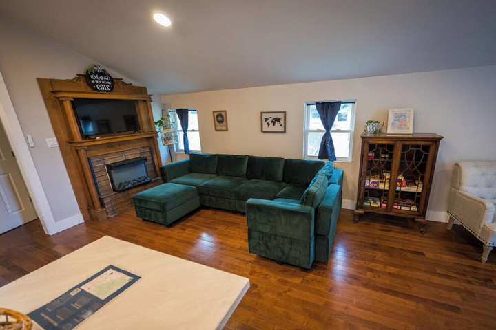 8 Cats Cincinnati Poolside Oasis Apartment-walk To Zoo - Covington, KY