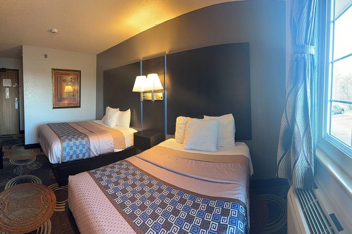 Coratel Inn And Suites By Jasper Stillwater Standard 2 Queen Bed Non Smoking - Stillwater, MN