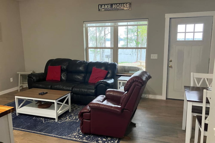 Lake Front Cottage With Kayaks, Dock, & Ev Charger - Pet Friendly/sleeps 4 - Florida Panhandle, FL