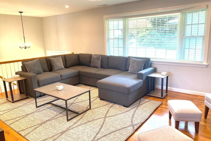 4 Bed, 3 Bath Urban Luxury In Central Ct W/ Free Rv Parking - Cromwell, CT