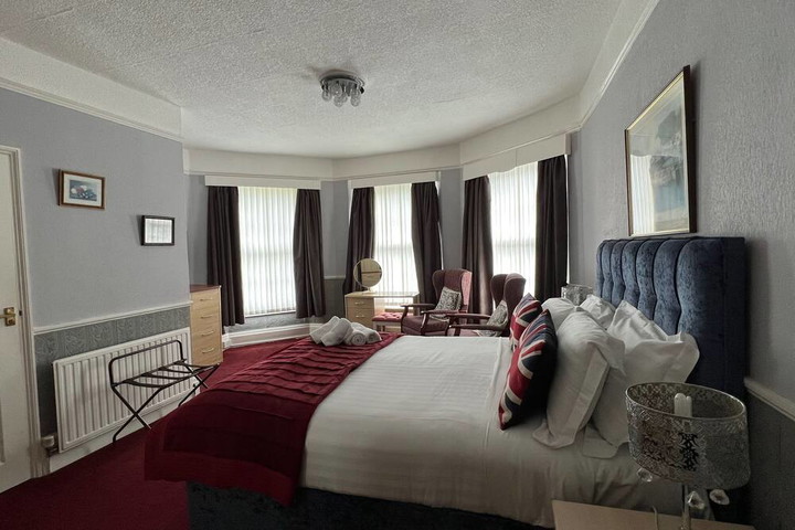 6 - Honeymoon Room - Paddington Station - Room 6 - Paignton