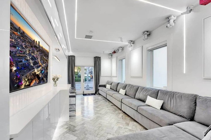 Versace Mansion Neighbor (Floor 1,2,3) Sleeps 21 - South Beach, FL