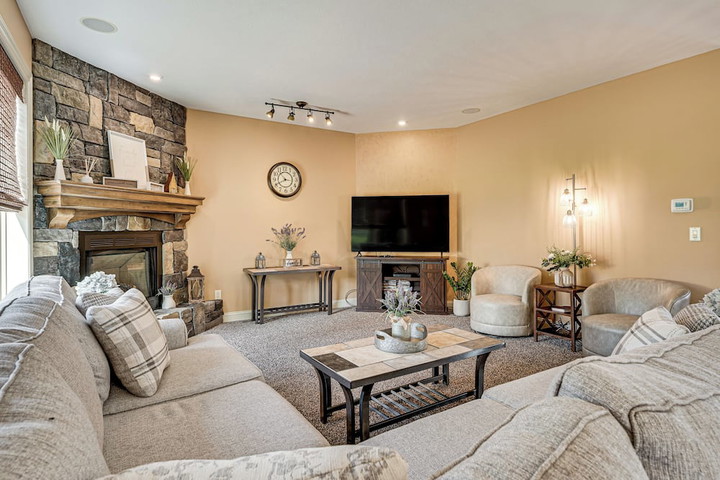 Private Getaway! Massive Springfield Area Home - Springfield, MO