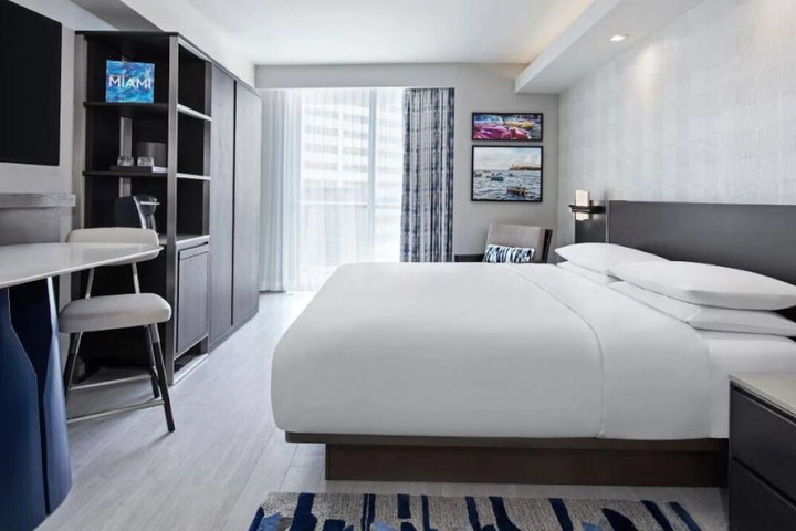 Modern Suite | Steps To Brickell City Centre & Bayfront, Pool & Gym - Miami
