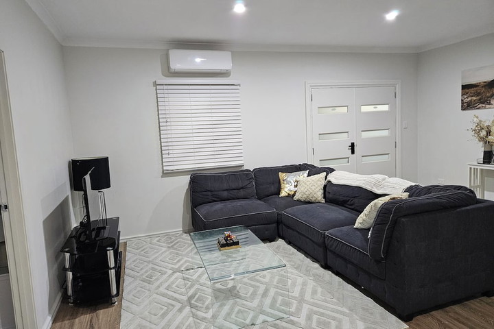 3 Bedroomed Deluxe Holiday And Business Villa - Geraldton