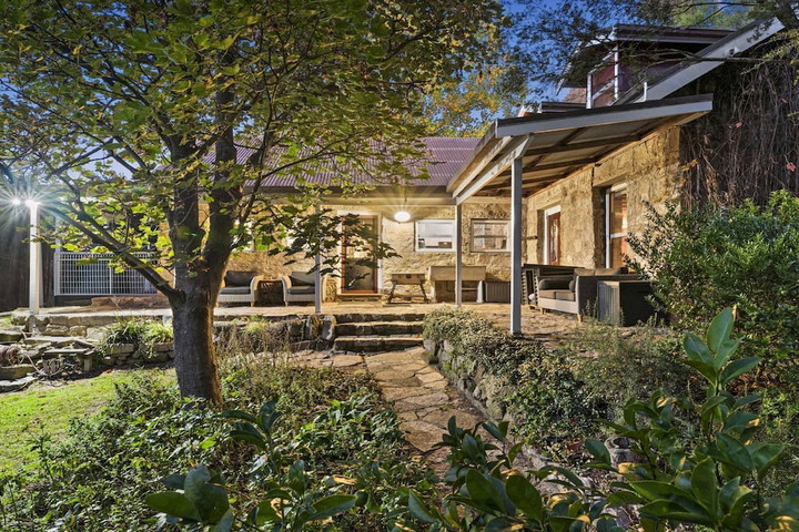 Granite Cottage - Historical And Stylish - Beechworth