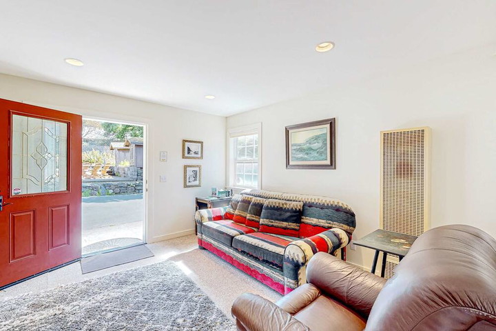 Mendocino Family Home, Near Beach & Hot Tub - Mendocino, CA
