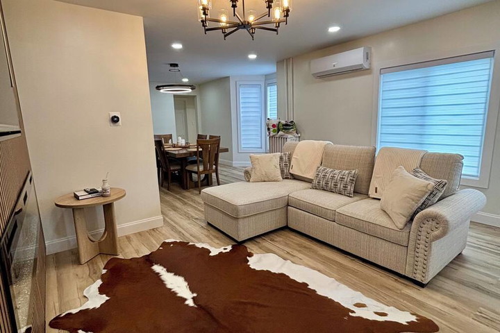 Beautiful 4-bedroom Apartment With Ac In Charming Utica - Utica, NY