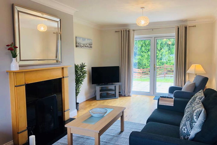 Modern Bright Detached Home Just A Short Stroll From Town - Kenmare