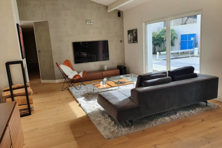 Hermosa Piscina De La Casa Y Jacuzzi Tranquilo - La Rochelle