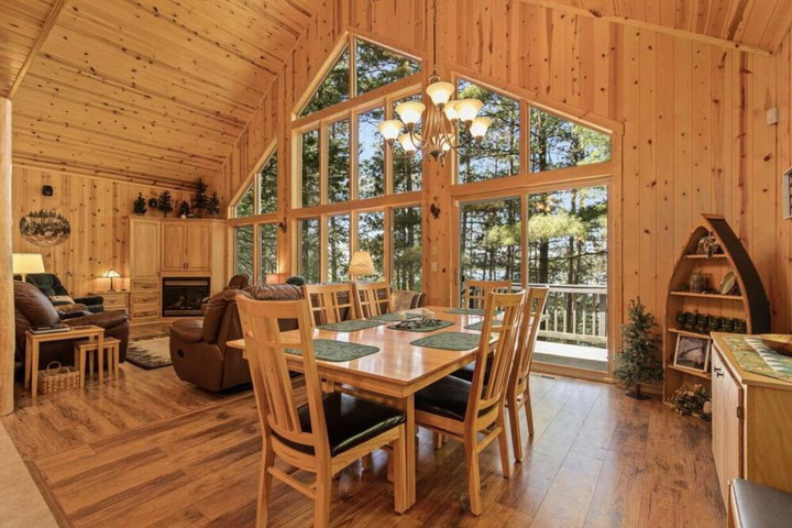 Lakefront Whitefish Chain Retreat - Sleeps 15 - Pontoon - Fall Getaway & Rates - Crosslake, MN