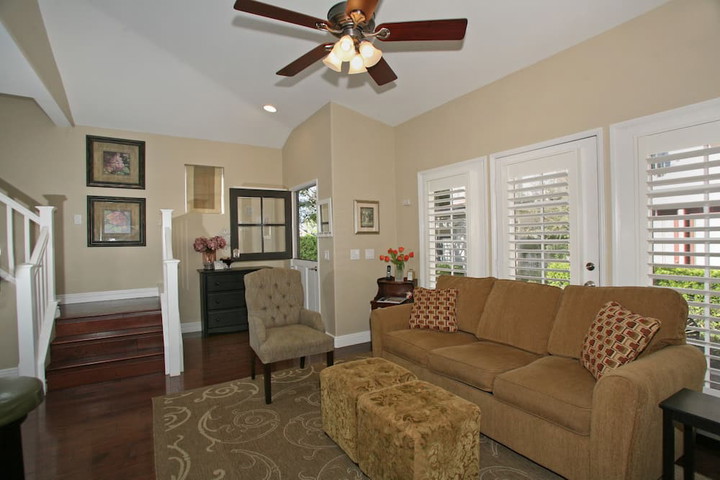 Wonderful 2 Bedroom Home In Irvine!  Great For Long Visits Or Corporate Housing. - Irvine, CA