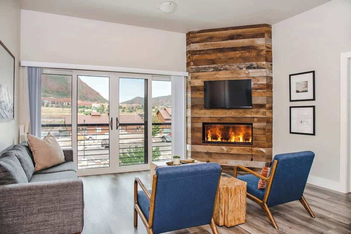 Iron Mt Hot Spgs Condo #209 | Mtn Views | Sleeps 4 - Glenwood Springs