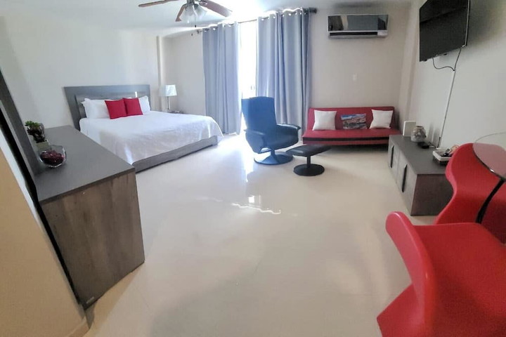 Hermoso Condominio Con Vista Al Mar, Estacionamiento De Cortesía, Tarifa Más Baja! - San Juan