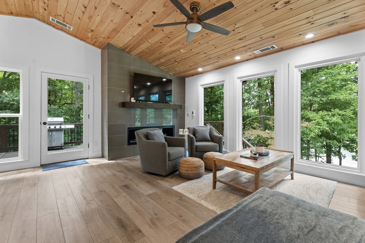 Lakefront Fall Escape Near Dahlonega - Dawsonville, GA
