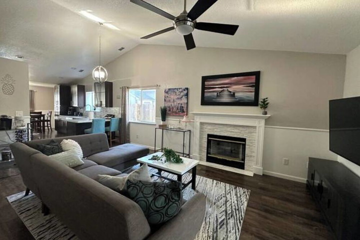 Spacious Single Level Home With 2 King Beds Sleeps 8 - Ripon, CA