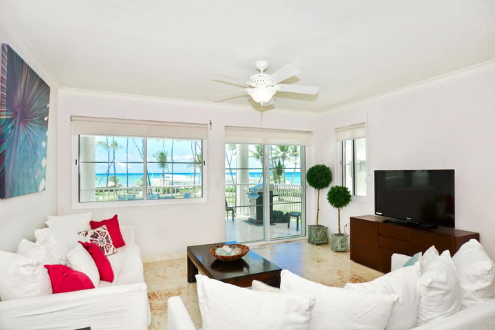 Playa Turquesa J-202 Premier Beachfront Ocean View/50mbps Wifi - Punta Cana