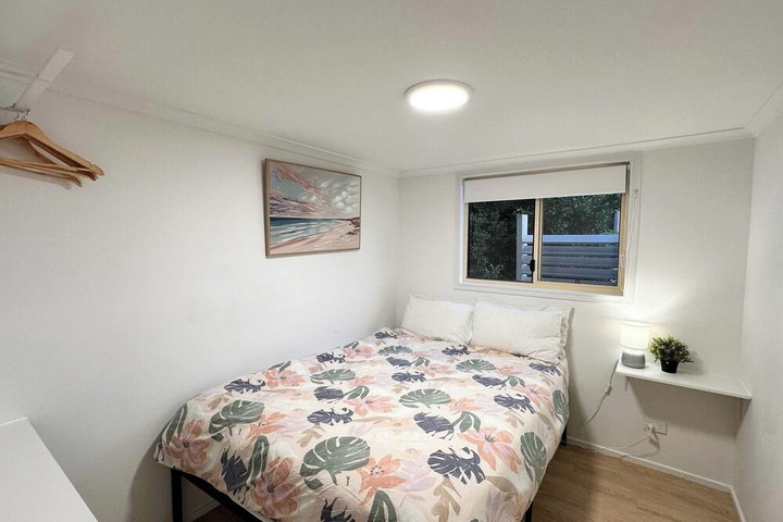 Charlestown Central 2 Bedrooms Back Unit With Kitchenette - Newcastle