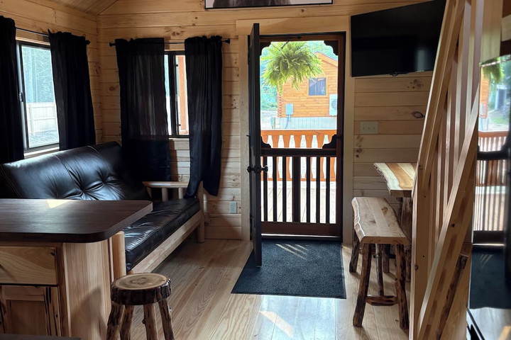 Charming 3-bedroom Cabin In Gwinn - Hot Tub - Trailhead - Pet Friendly! - Michigan