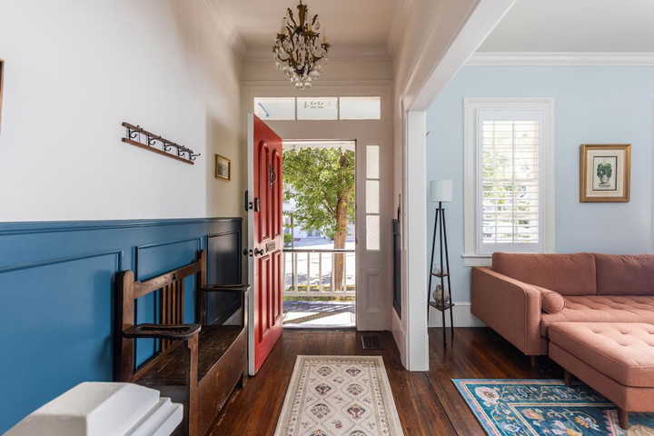 Gertrude: 1882 Romantic Victorian, 2 Kings, Private Hot Tub, Near Forsyth Park - Savannah, GA