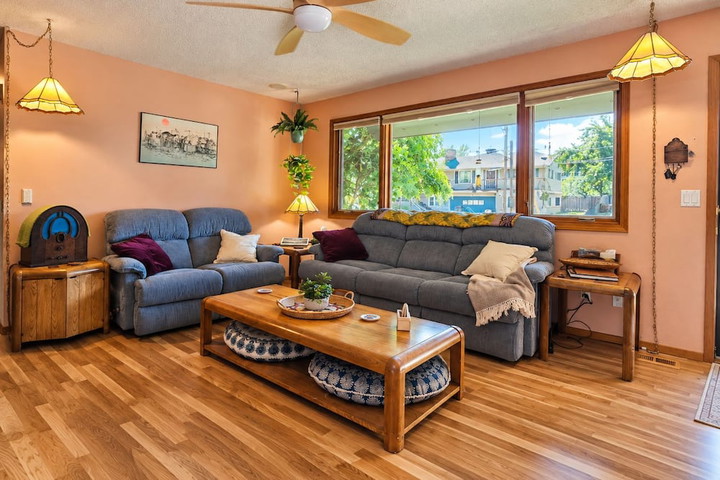 Hot Tub, Private Bridge, Large Patio, And Secret Garden Property To Explore - Pullman, WA