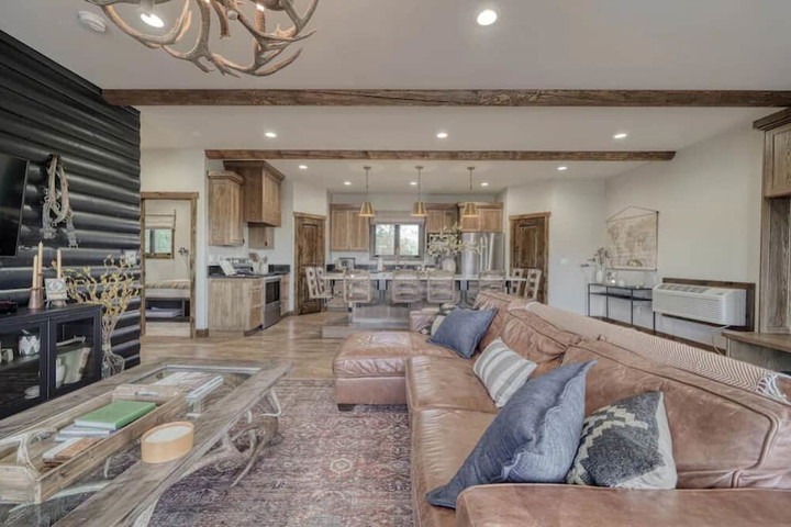 Comfortable Cabin Rentals At The Crossroads Of Yellowstone And Jackson Hole - Ashton, ID