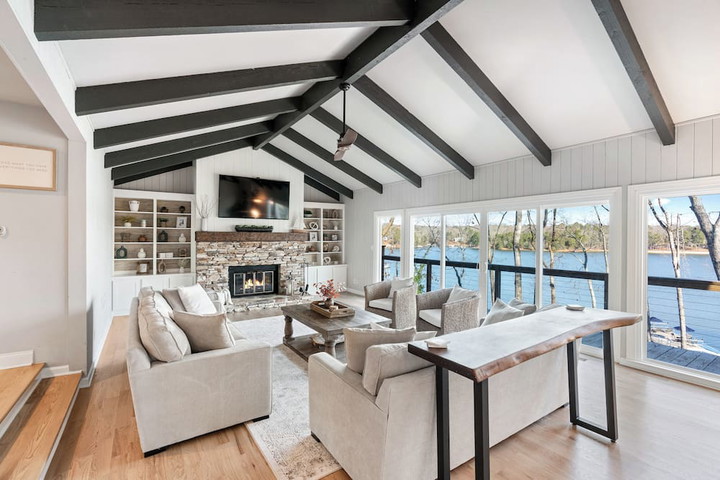 Amazing Lakeviews! Beautifully Decorated 4 Bdm Waterfront Home With 2-story Dock - Gainesville, GA