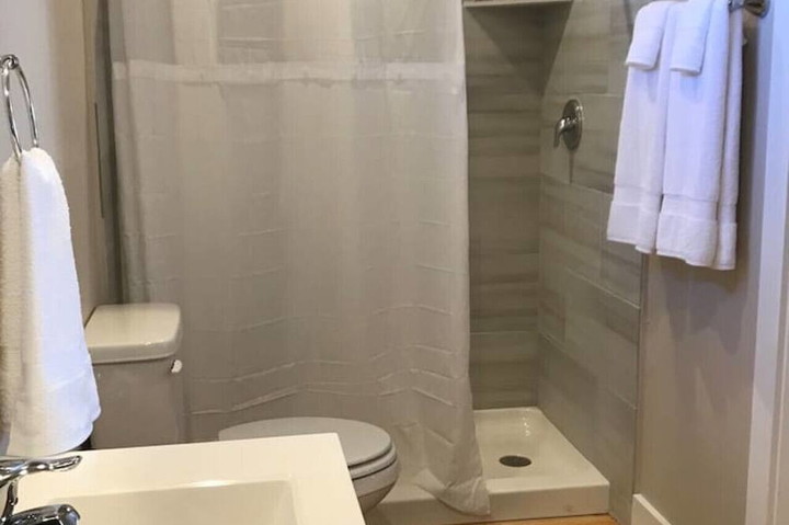 Roadeside Standalone Double Queen Cabin #10 - Kerrville, TX