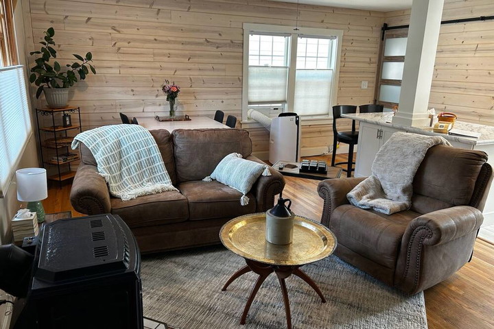 Cozy 2-bedroom Cottage With Gas Fireplace & Ac, Quiet Neighborhood In Hillsboro - Hillsboro, OR