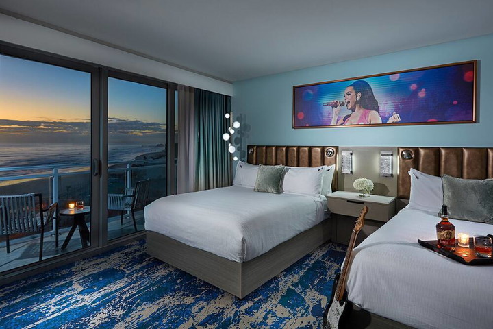 Seaside Escape! 2 Oceanfront View Units W/ Balcony | Pets Are Allowed - Daytona Beach, FL
