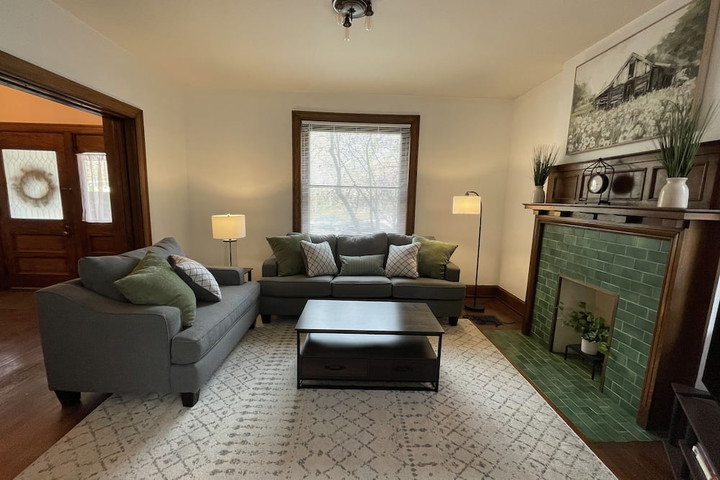 Your Hyde Park Retreat  Pet-friendly, Walkable, Sleeps 6 - Cincinnati, OH