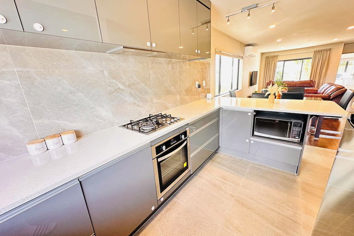 Modern Family Retreat Near Auckland City & Airport, Nearby Shopping Mall - Auckland